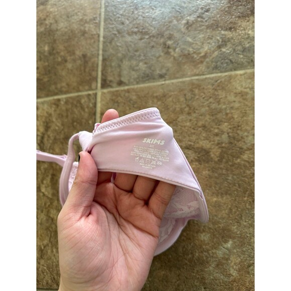 SKIMS | Intimates & Sleepwear | Skims Fits Everybody Lace Tshirt Bra ...